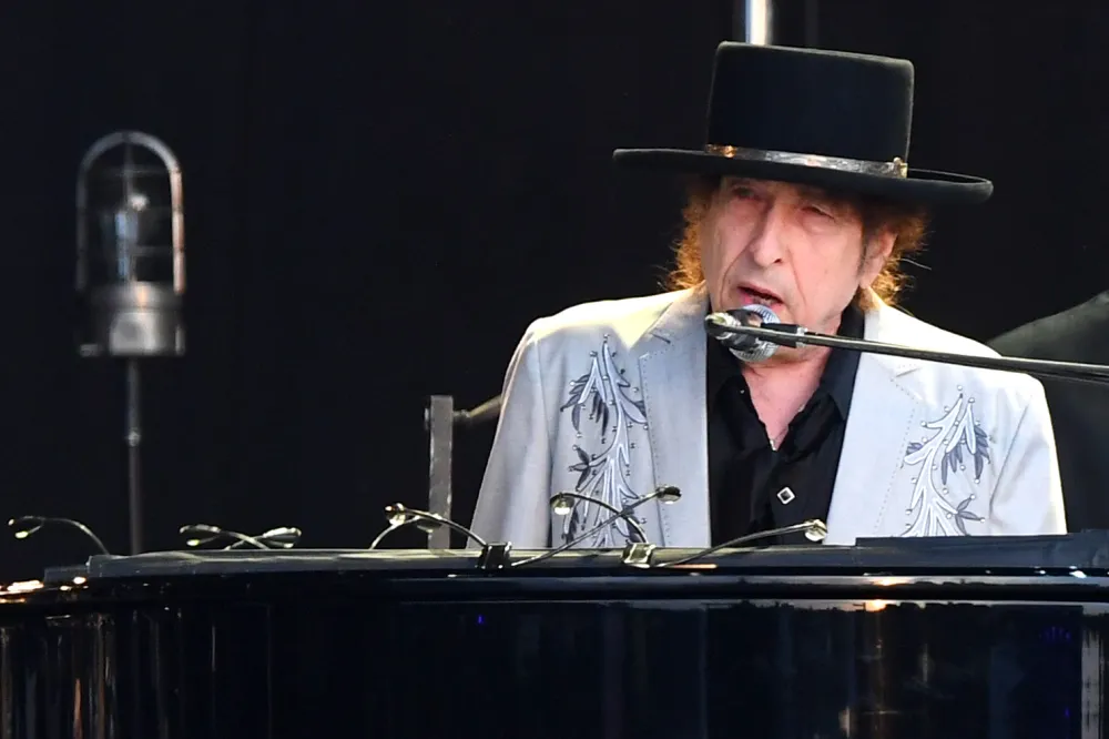 Bob dylan News & Latest Pictures From Newsweek.com