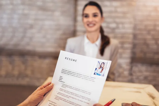 Man Landing Interview Thanks to Hilarious Resume Has Internet in ...