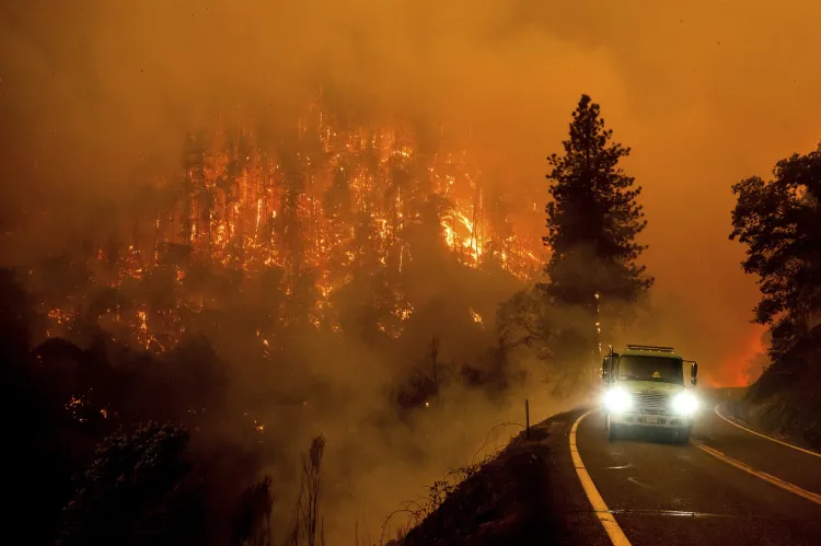 McKinney Fire Updates: Deadly Blaze Threatens 4,900 Structures - Newsweek