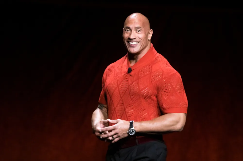 Joe Rogan Says There’s ‘Not a Chance’ Dwayne Johnson Isn’t on Steroids ...