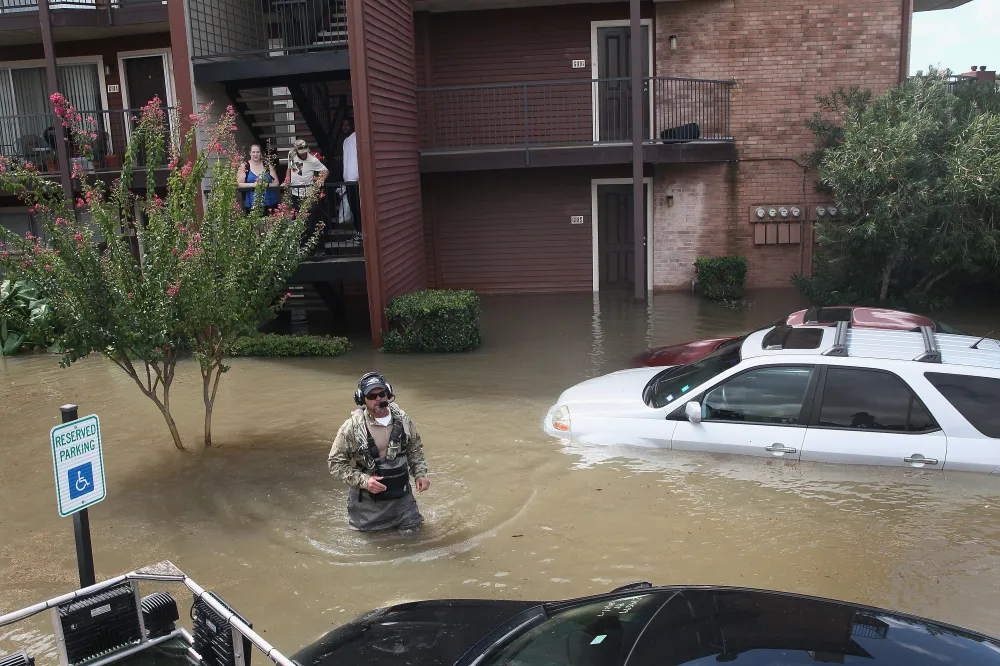 Dallas Floods: Videos, Pictures Show Cars Submerged and Vehicles ...