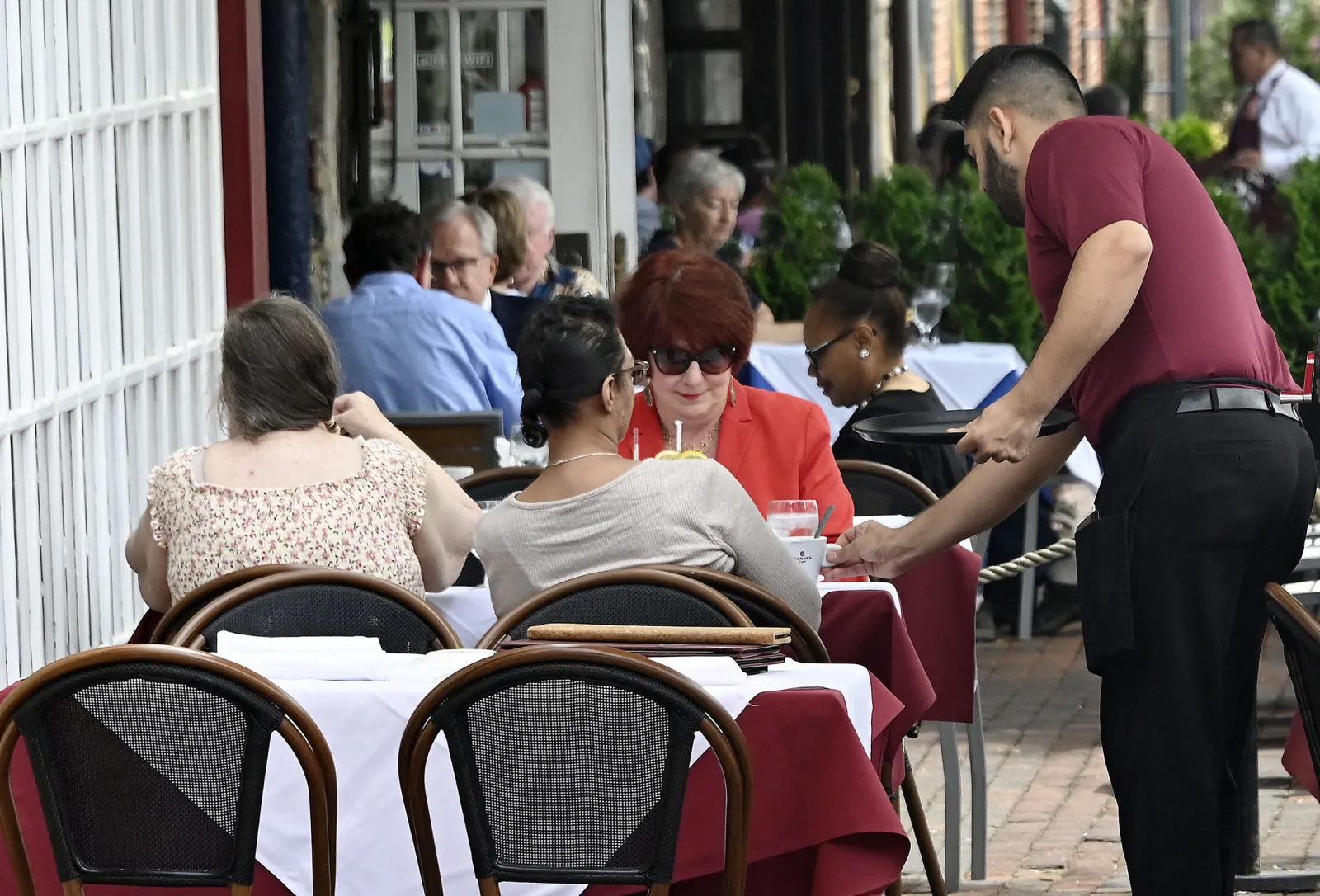 Server Explains Why She Makes Up Wild Stories: ‘Lie to Your Tables ...