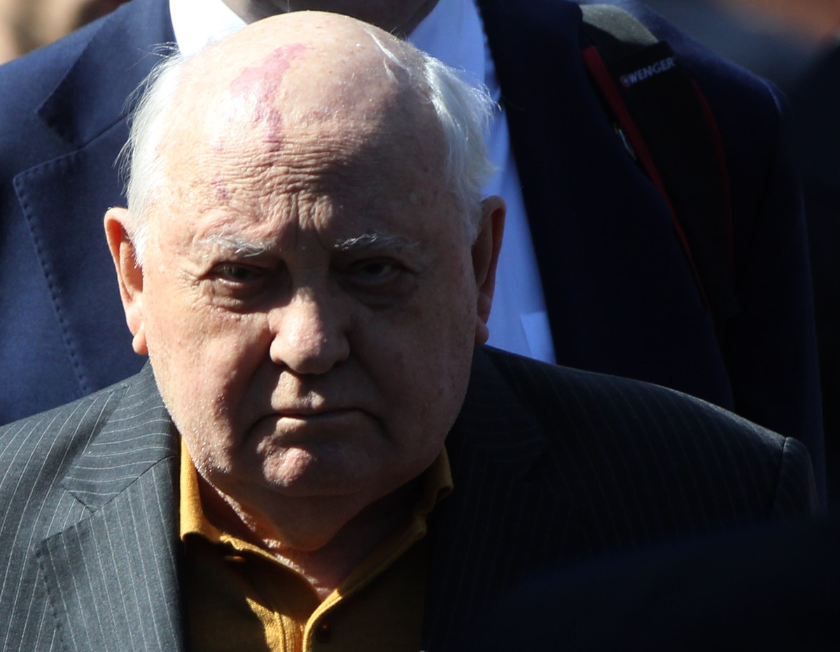 Putin Responds to Gorbachev’s Death as Russians Divided Over His Legacy ...