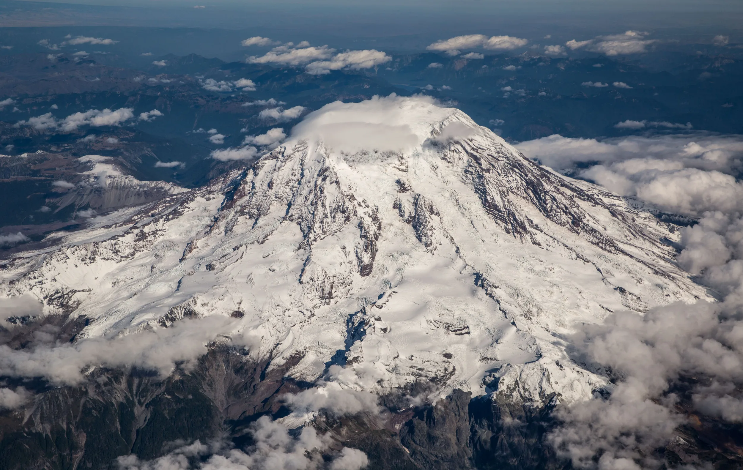 Cascade Volcanoes Show Strange Pulse Without Warning - Mount Rainier ...