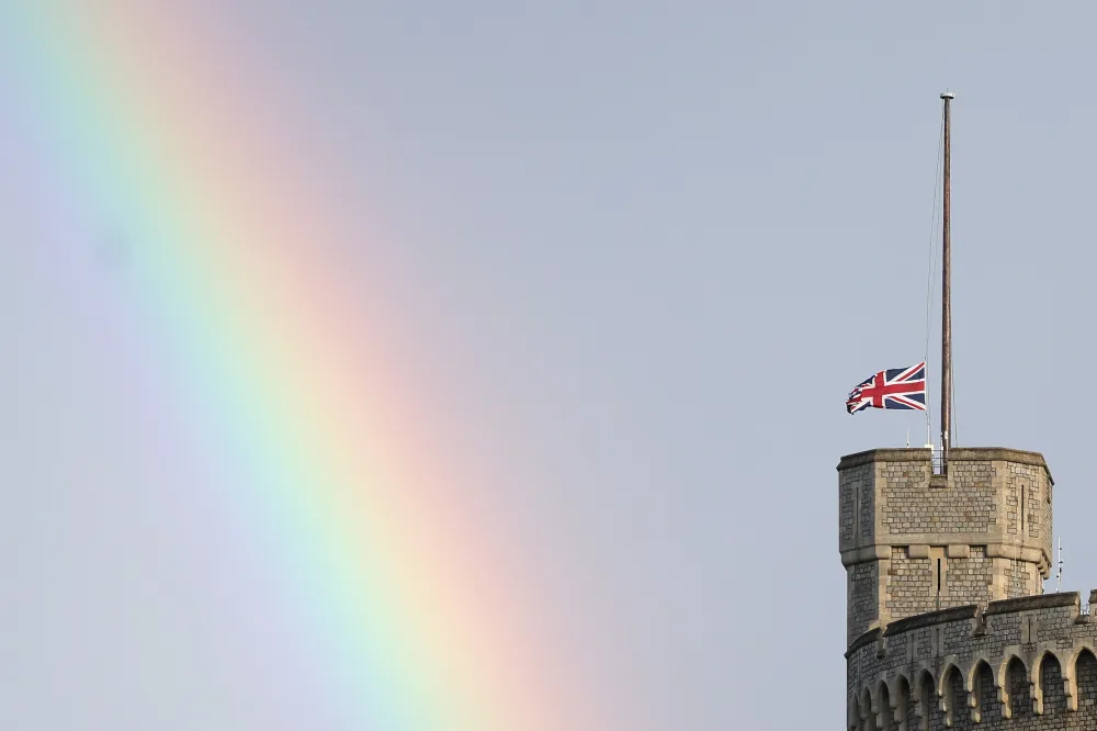 Queen Elizabeth II Dies and Multiple Rainbows Immediately Appear in ...