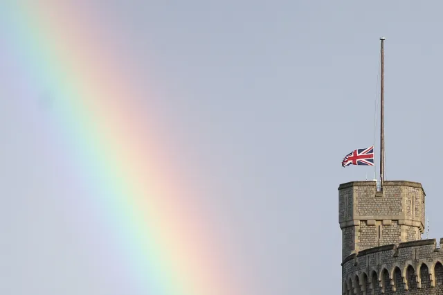 Queen Elizabeth II Dies and Multiple Rainbows Immediately Appear in ...