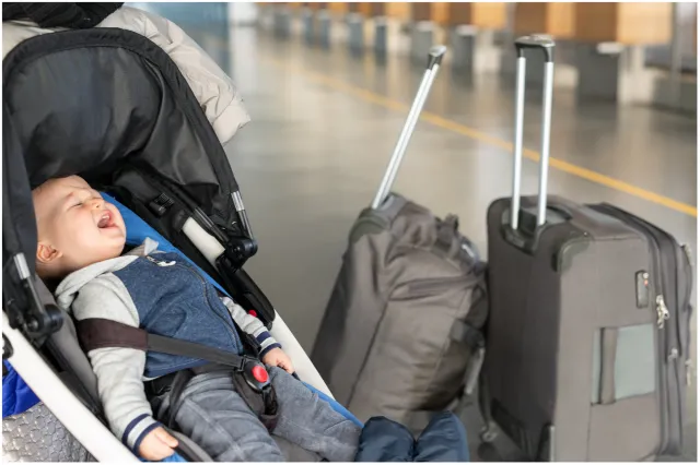 Man Gets Stroller at Baggage Claim—What He Sees Isn’t ‘Comforting ...