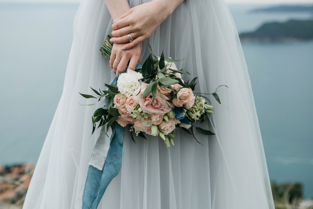 Video of ‘Jilted Bride’ Having Wedding Without Groom Delights Internet ...
