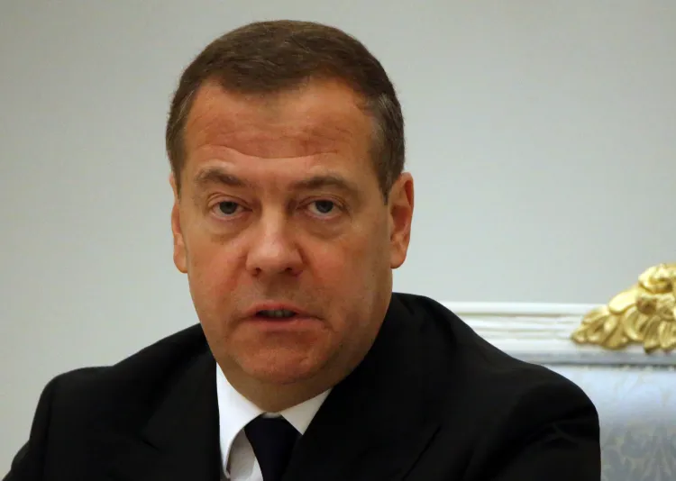 Musk ‘Worthy of a Promotion’ After Russian Peace Tweet: Medvedev - Newsweek