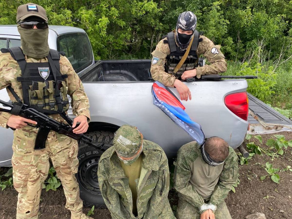 Russians Fighting for Ukraine Vow To ‘Destroy the Putin Regime’ - Newsweek