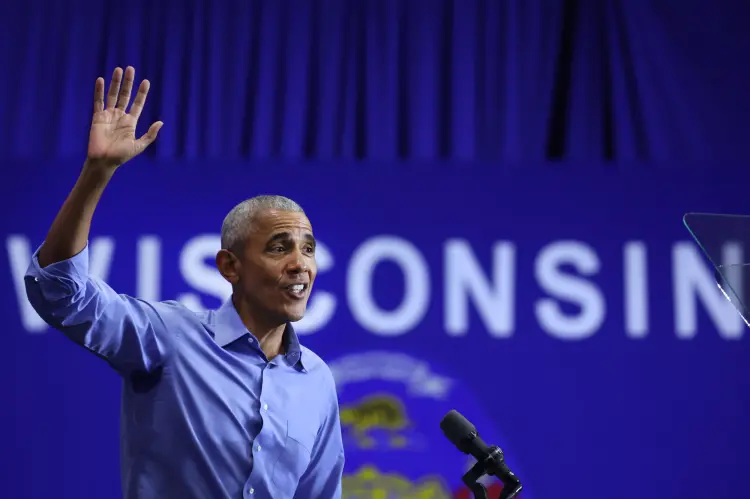 Barack Obama Shuts Down Heckler, Slams Conspiracy Theories at Rallies ...