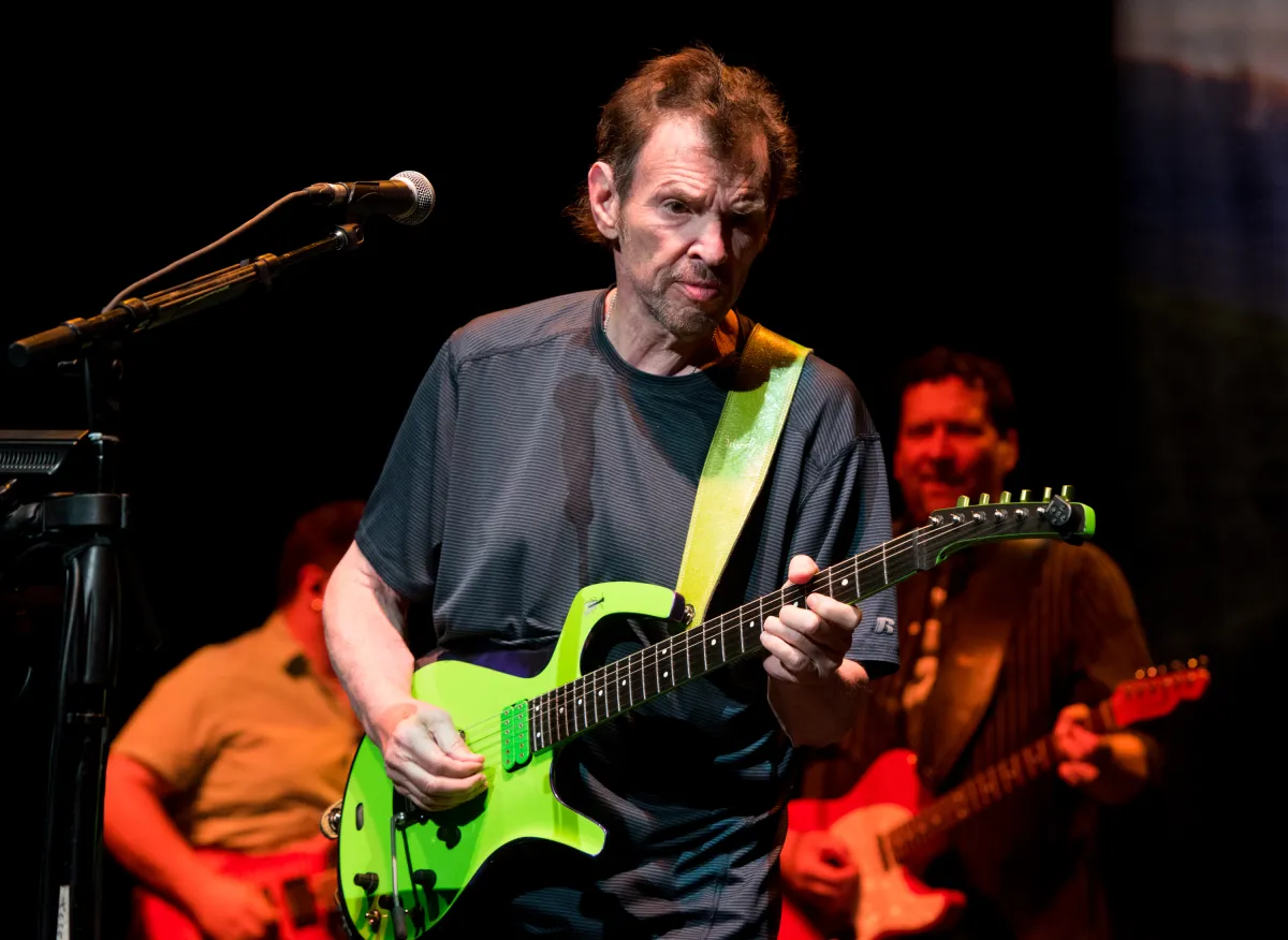 Tributes Pour In for Alabama Lead Guitarist and Co-Founder Jeff Cook ...