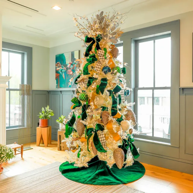 Mom Gave Up Day Job To Decorate Christmas Trees: ‘One Had $10k In Decor ...
