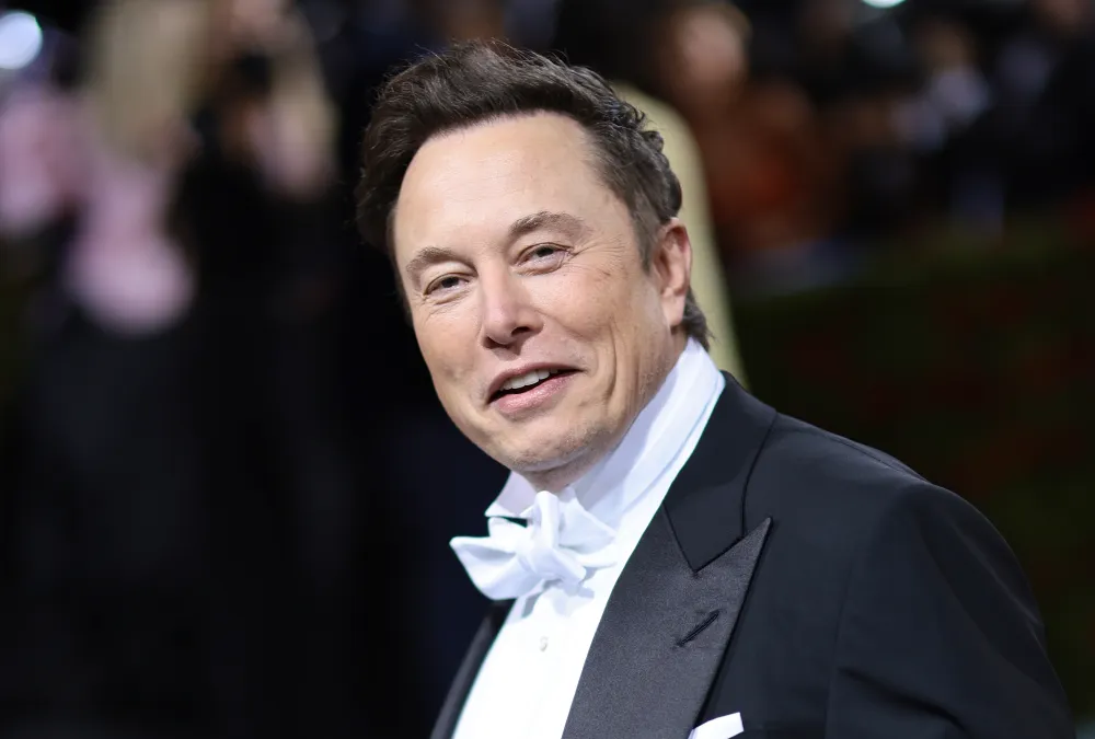 Elon Musk Confuses Twitter With Rabbit Emoji, Some Say It’s a Nod to ...