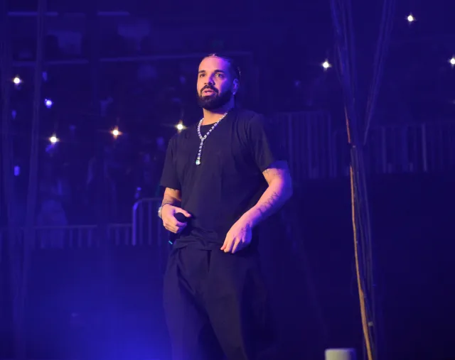 Drake’s Anti-Engagement Ring Necklace Has Surprising Price Tag - Newsweek