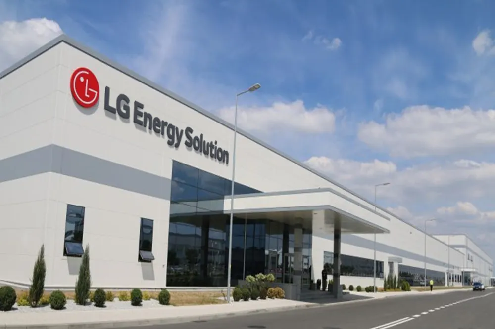 Korean Battery Maker LG Wants to Power Everything You Own - Newsweek