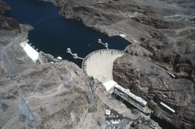 Lake Mead Water Levels Over Time Shown in Before and After Pictures ...