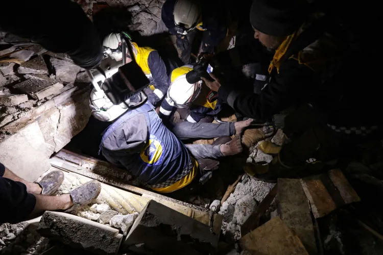 Turkish YouTuber Trapped Under Earthquake Rubble Pleas for Help in ...