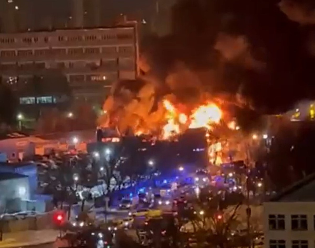 Huge Russia Fire Breaks Out by Institute That Makes Cutting Edge ...