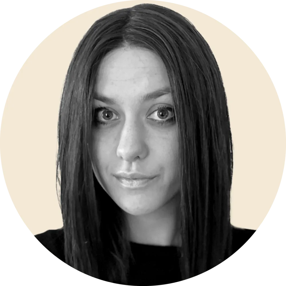 Woman Renovates Home—Realizes Too Late the Spelling Error on Paint Tin ...