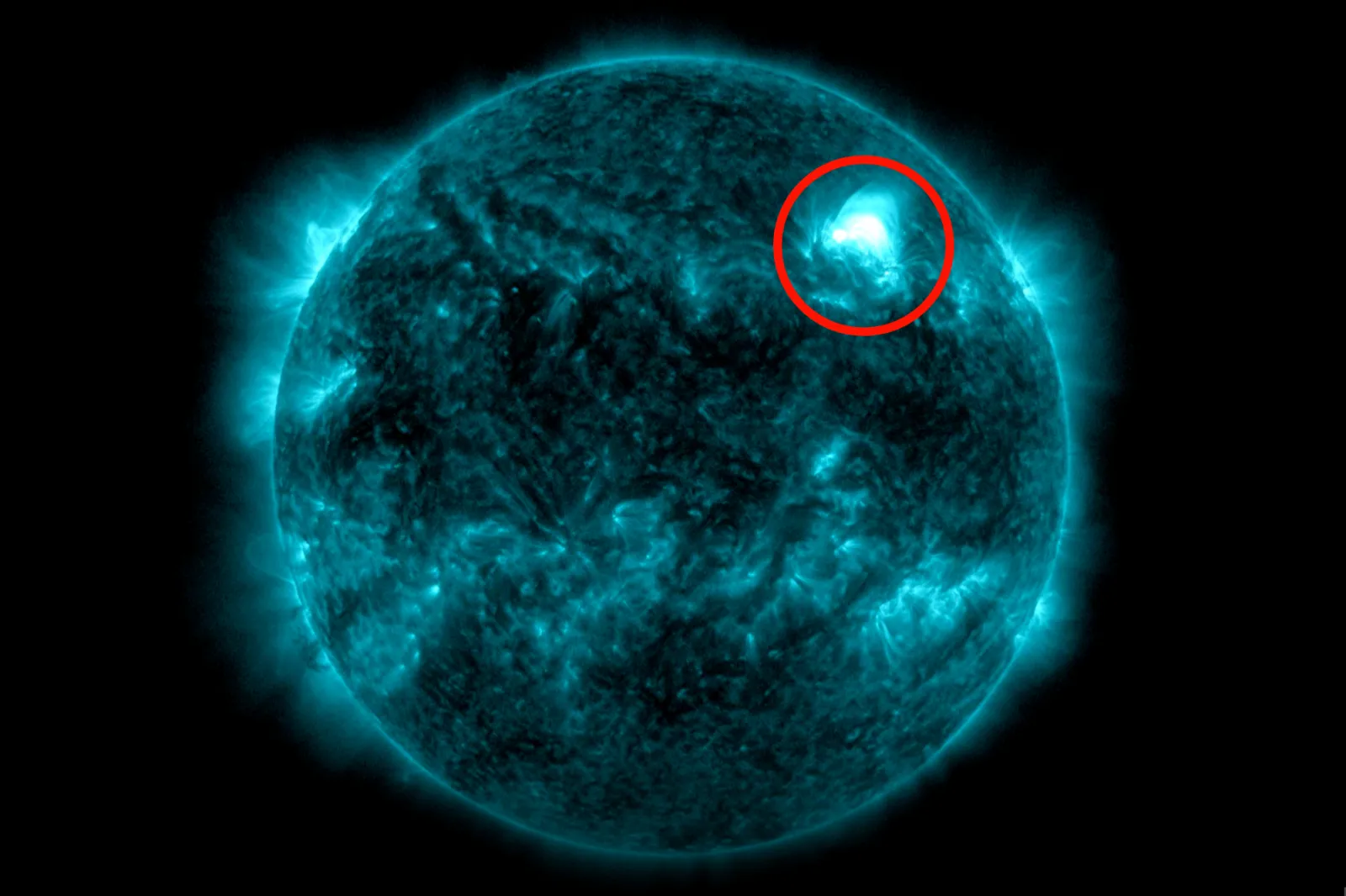 Massive Solar Flare Causes Radio Blackout Over U.S. - Newsweek