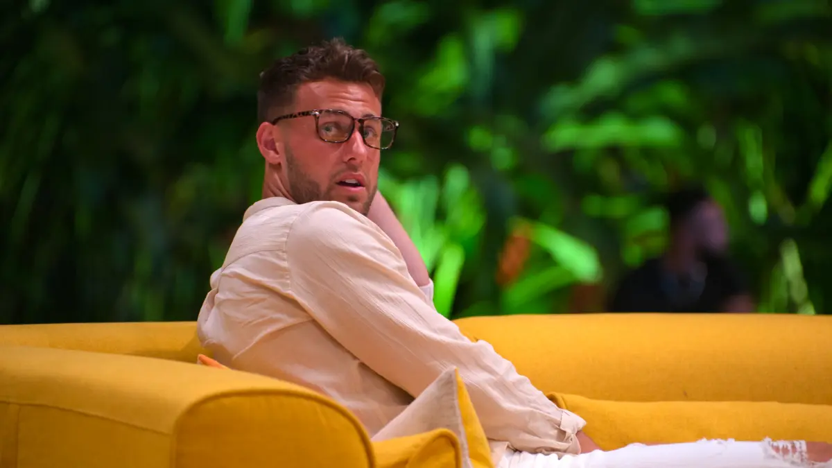 ‘Perfect Match’: Mitchell Defends Comments on Chloe and Shayne’s ...