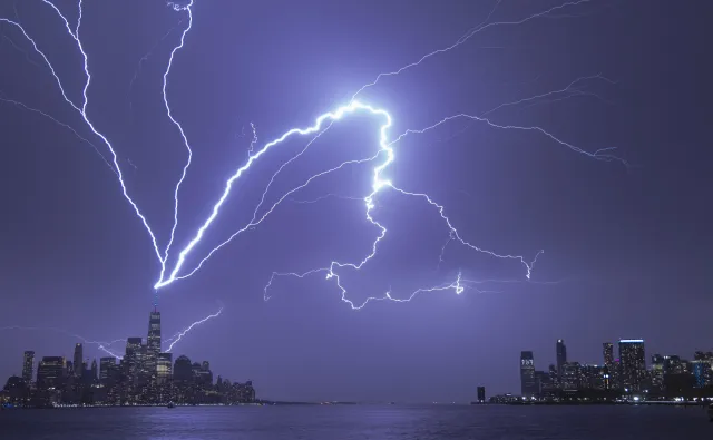 Video of Dramatic Lightning Strike on World Trade Center Viewed 2M ...