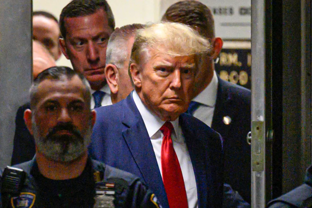 Donald Trump Showed Fear and Humiliation Walking Into Court: Mary Trump ...
