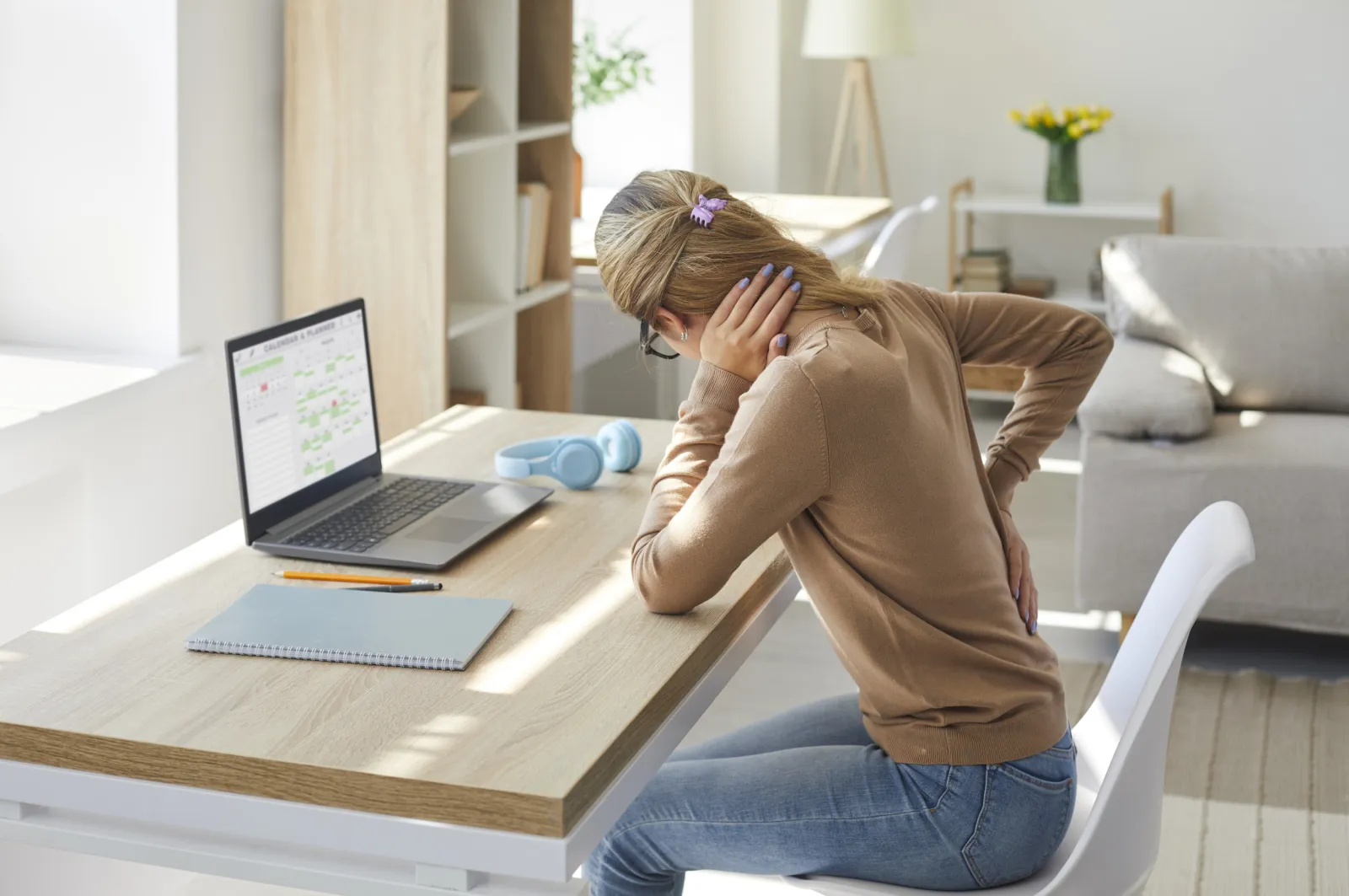How You’re Carrying Your Laptop Could Be Hurting You—How to Fix It ...