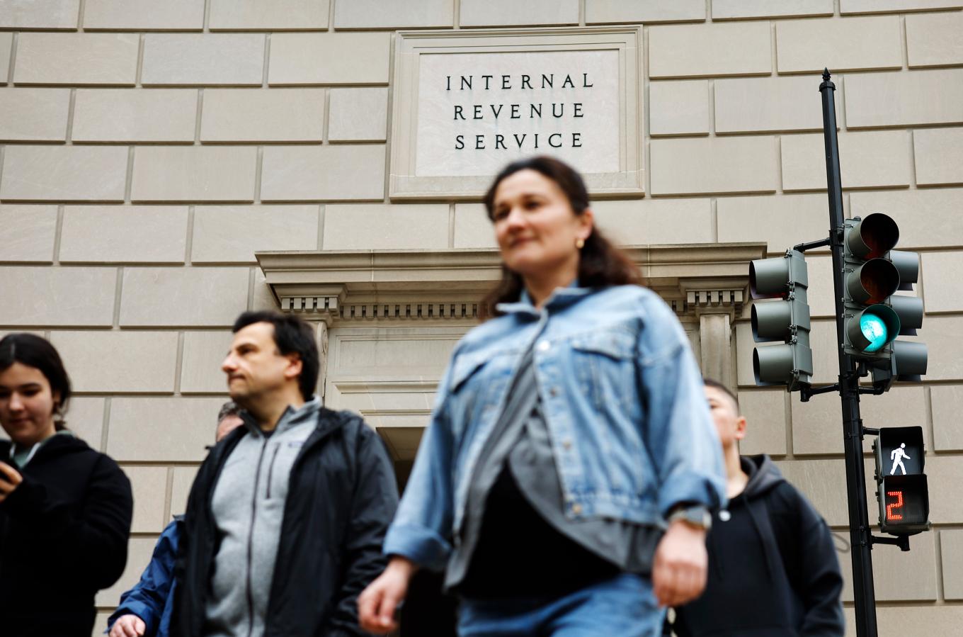 Stimulus Check Update: 2023 Payments Being Sent Out to 14 States - Newsweek