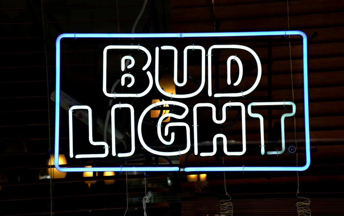 Bud Light Response to Dylan Mulvaney Strife Called ‘Massive Blunder ...