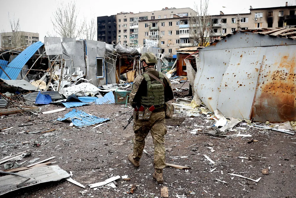 Ukraine Bombing Russian Targets in Bakhmut Captured in Dramatic Video ...