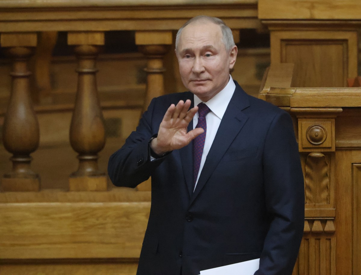 Putin Faces Threat of ‘Military Mutiny,’ Former Russian Commander Warns ...