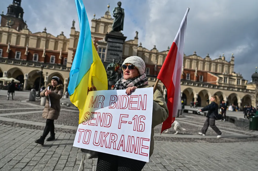 Ukraine Needs F-16s Most to ‘Isolate Crimea’ - Newsweek