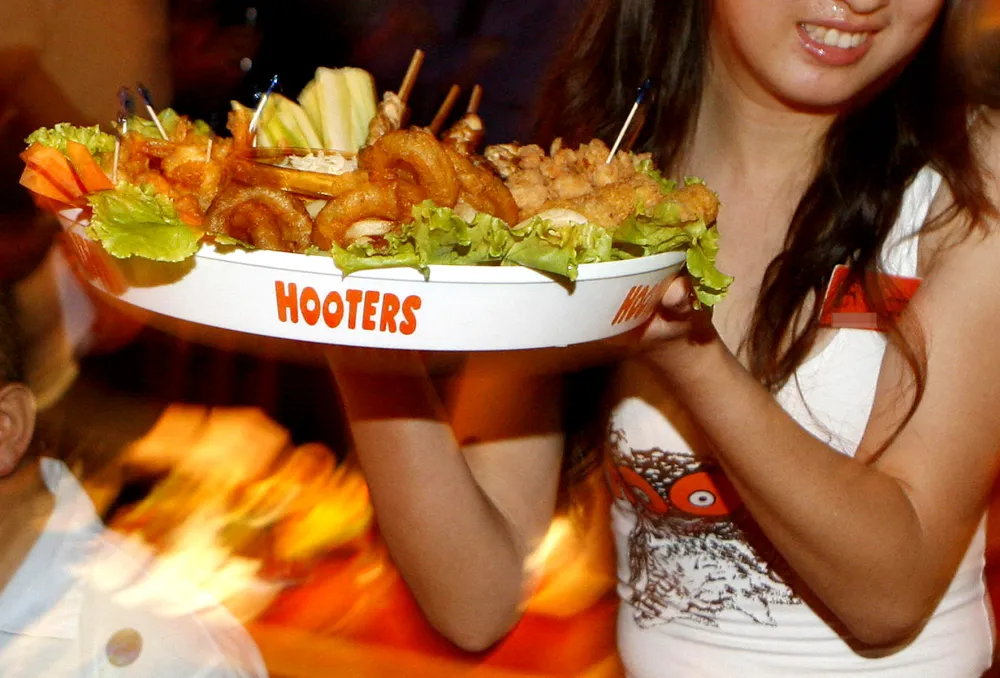 Ex-Hooters Waitress Sues Over ‘Sexually Hostile’ Workplace - Newsweek