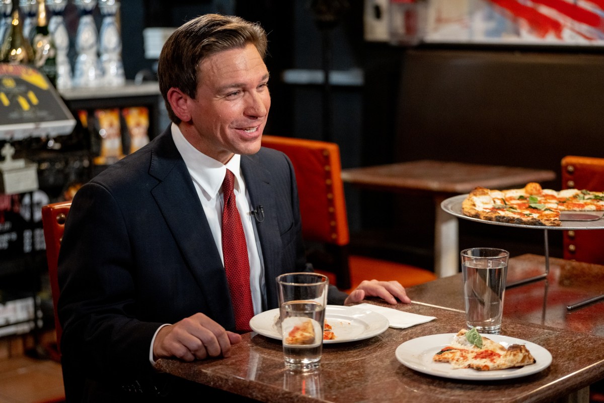 DeSantis Touts Coal Ovens, Gives Trump a Glimpse of Pizza Parlor ...