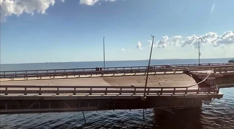 Russians Flee Crimea After Kerch Bridge Strike as Queues Stretch for ...