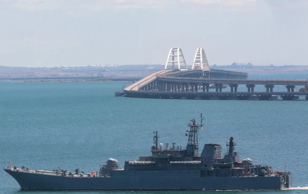 Russia Tells Fleeing Crimeans to Exit Via Land Corridor Shelled 22 ...