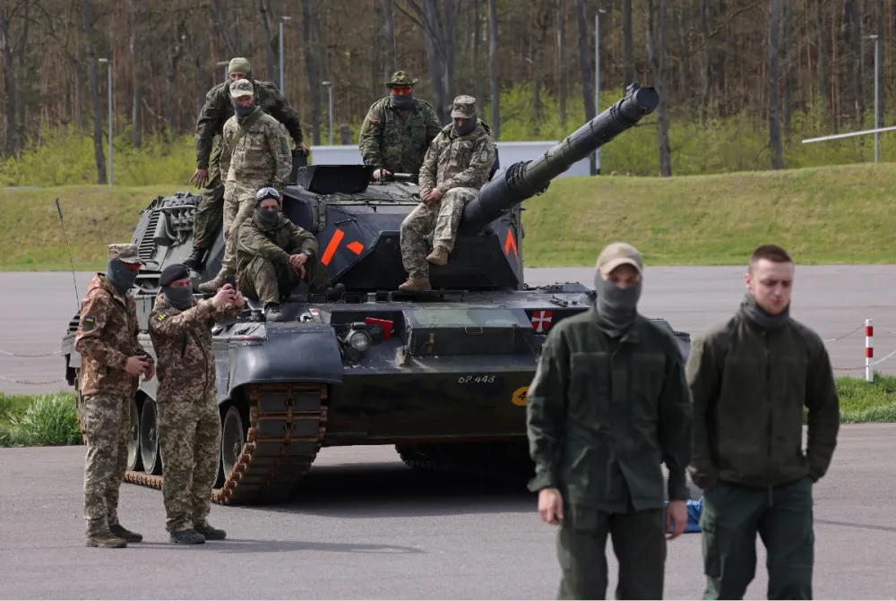 Ukraine Gets Huge Leopard 1 Tanks Boost - Newsweek