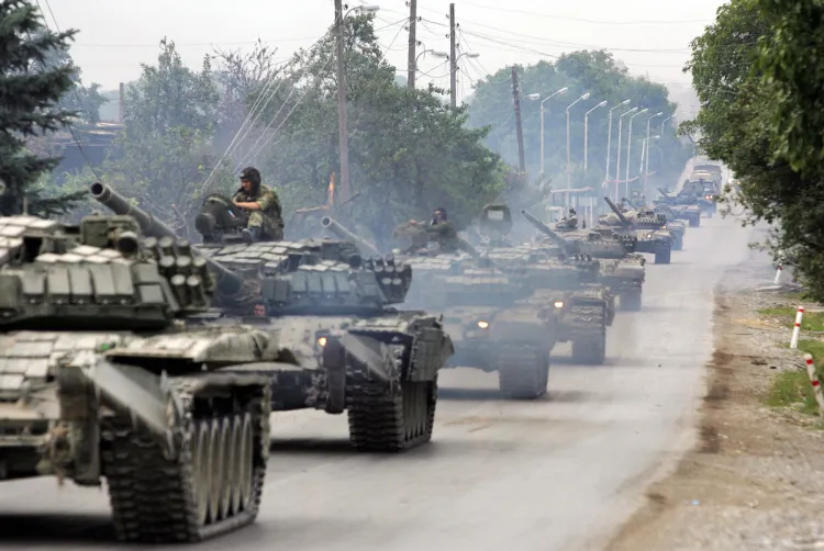 Video Shows Convoy of Russian Tanks Hammered in Aidar Battalion Strikes ...