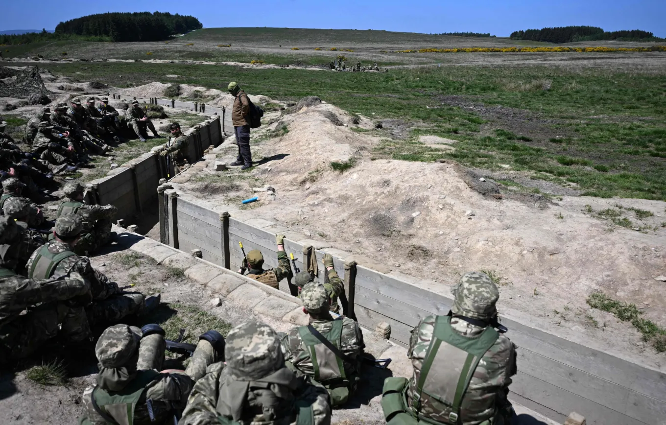 Russia Fortifying Secondary Defenses in Ukraine Amid Vulnerability ...