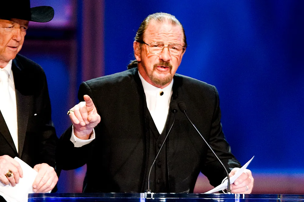 Social Media Reacts to the Passing of Professional Wrestling Legend ...