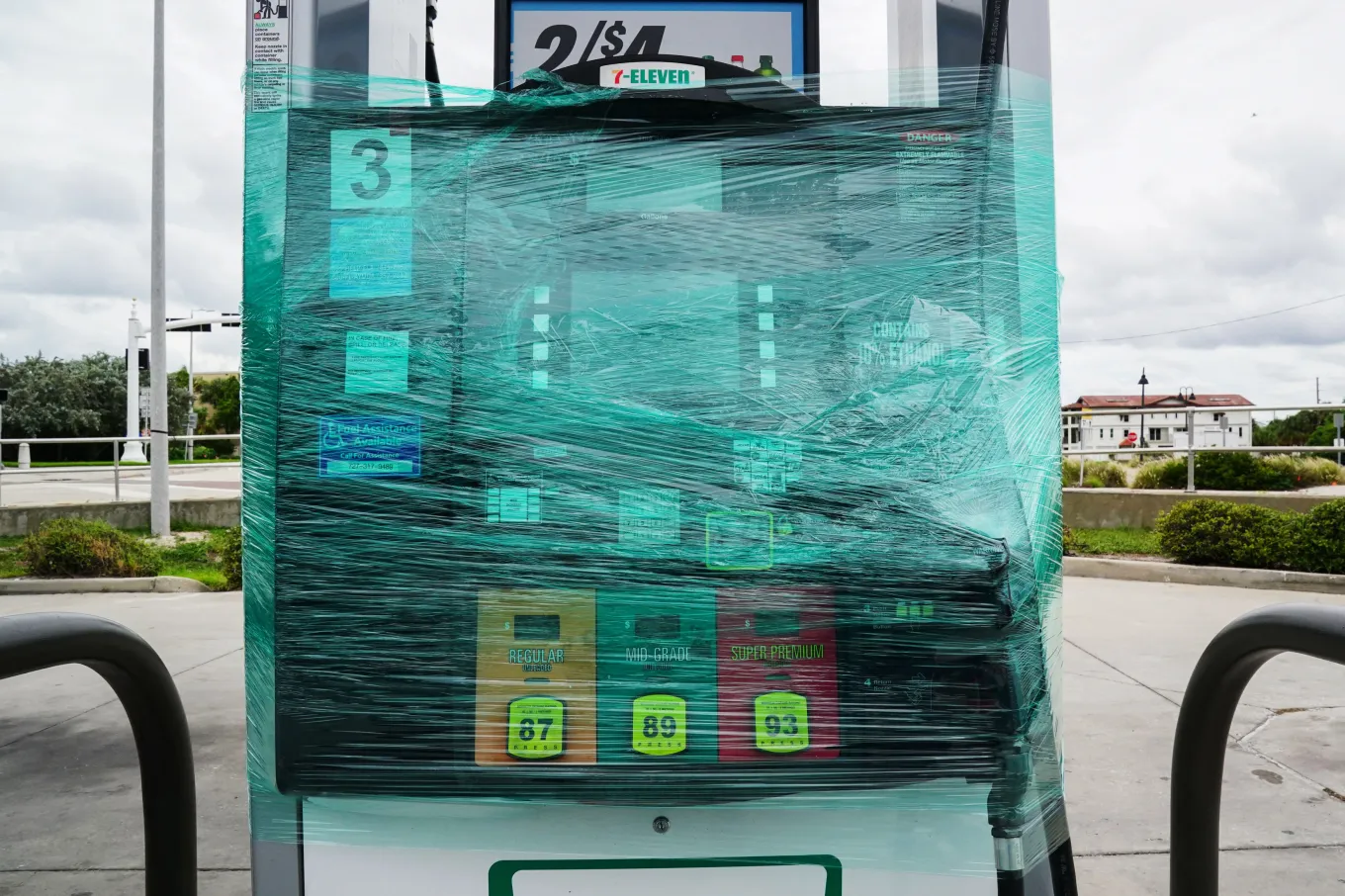 Florida Gas Stations Run Out of Fuel Ahead of Hurricane Idalia - Newsweek