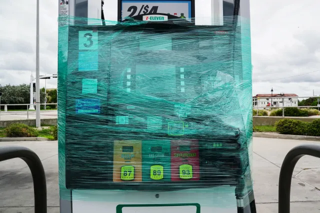 Florida Gas Stations Run Out of Fuel Ahead of Hurricane Idalia - Newsweek
