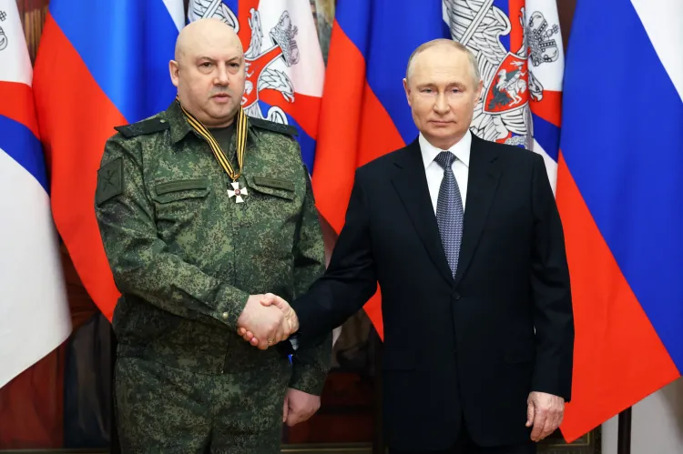 Ukraine Widens Gap in ‘Surovikin Line’ as Its Beleaguered Creator ...