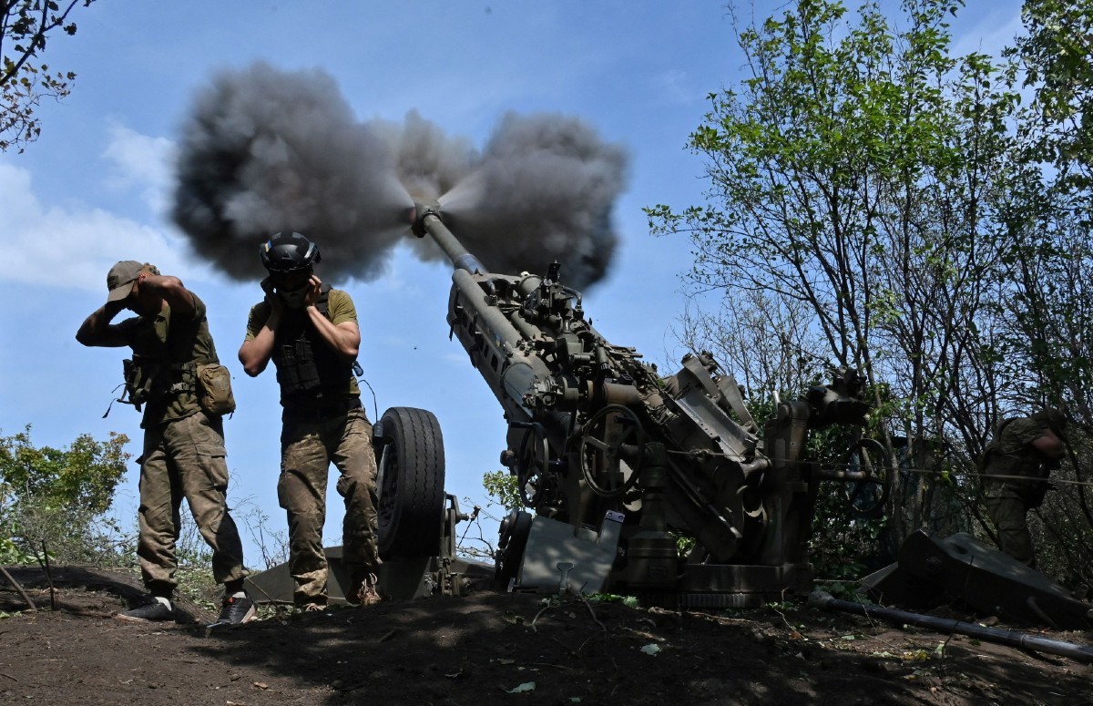 Russia Loses 37 Artillery Systems, 21 APVs and 610 Soldiers in a Day ...