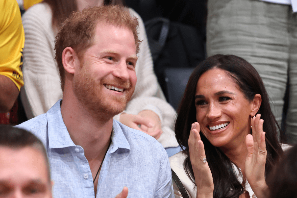 Blushing Prince Harry Receives Birthday Serenade From Invictus Crowd ...