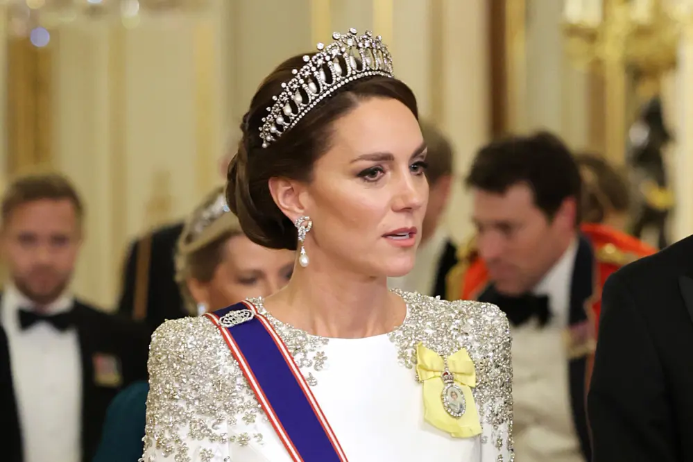 Meghan Markle’s Royal Wedding Curtsy Questioned in Viral Video - Newsweek