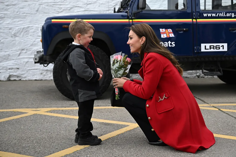 Kate Middleton’s Adorable Gesture to Young Boy Spotted in Viral Video ...