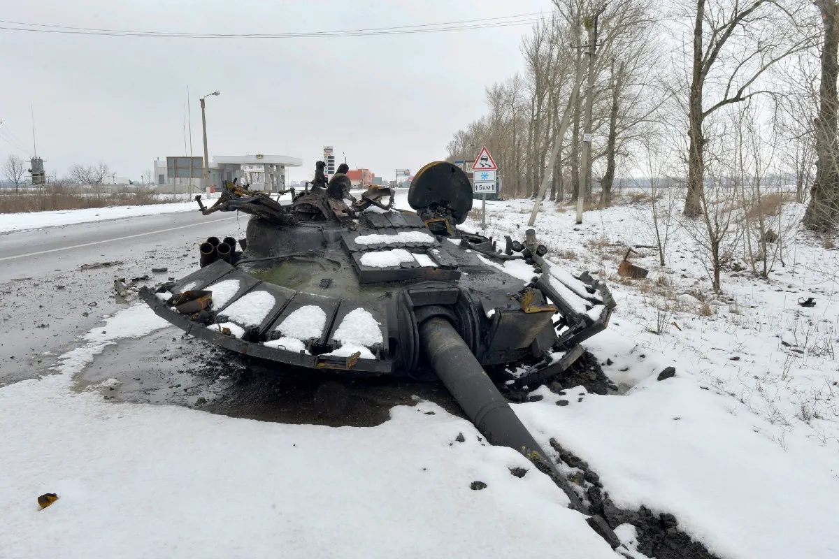 Ukraine Video Shows Russian Tank Convoy Rocked by Multiple Explosions ...